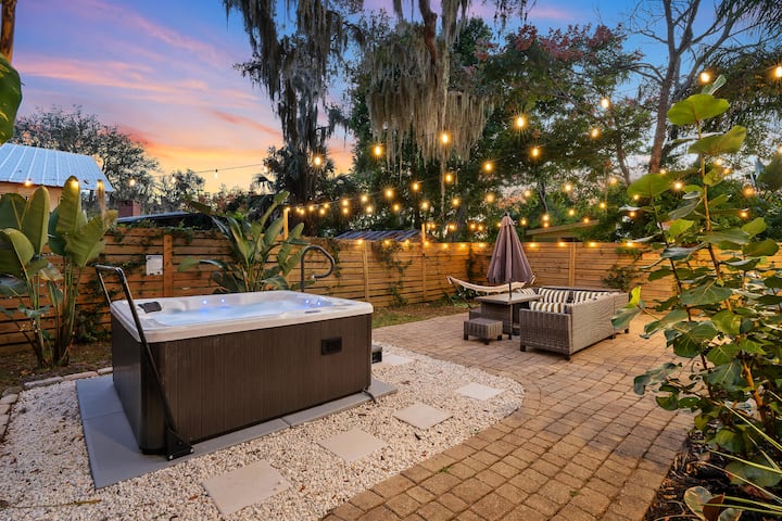 Boho Haven L Hot Tub L Walk To The Amp L Dogs Ok - St. Augustine, FL