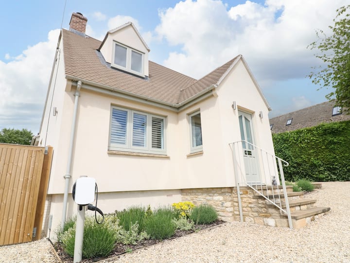 Tawny Cottage - Burford, UK