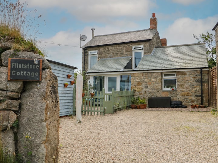Flintstone Cottage - Saint Just