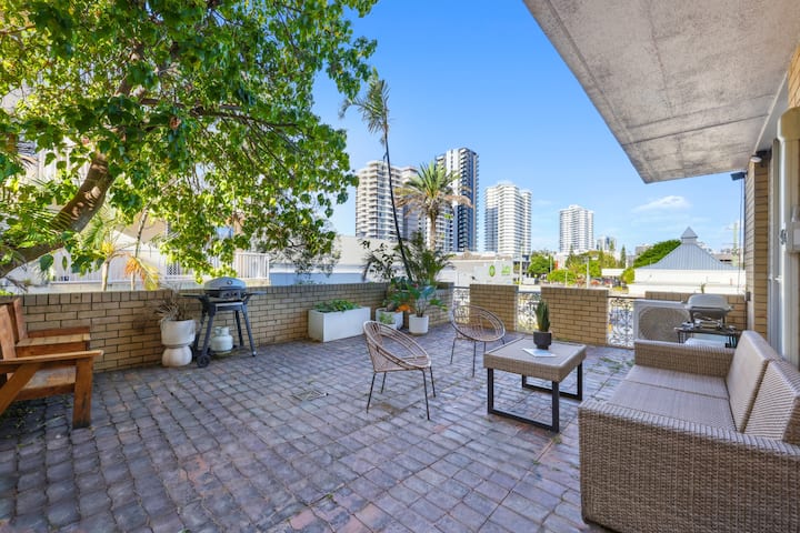 Spacious 1-bed Apartment In Coolangatta - Coolangatta