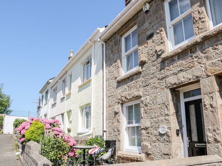Mazey Cottage - Porthcurno