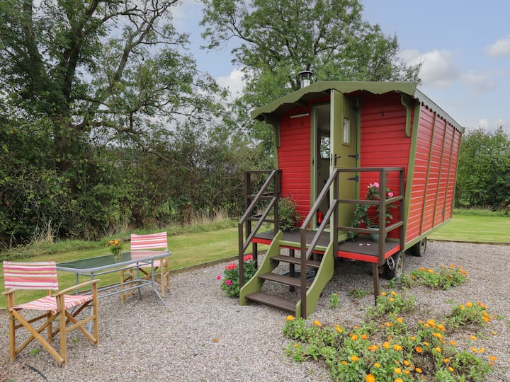 Tilly Gypsy-style Caravan Hut - Brecon