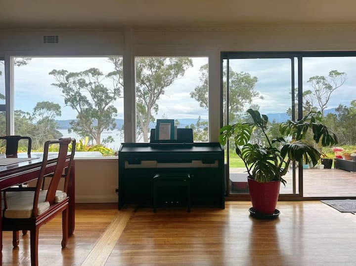 The Seaside House - A Little Gem By The Sea - Bruny Island