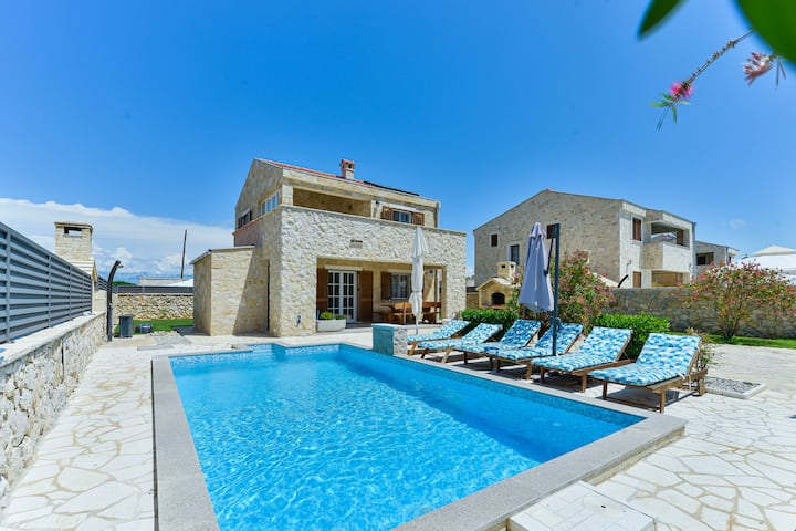 Villa Carnela With Heated Pool - Privlaka