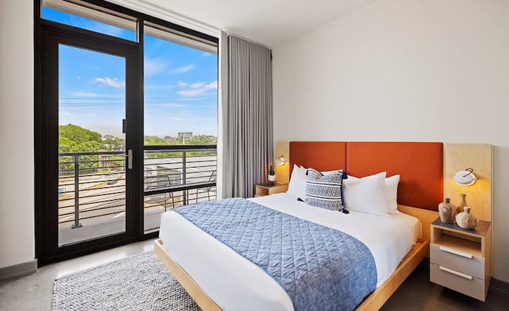 Hotel Rooftop With Sweeping Nashville Views - Nashville, TN