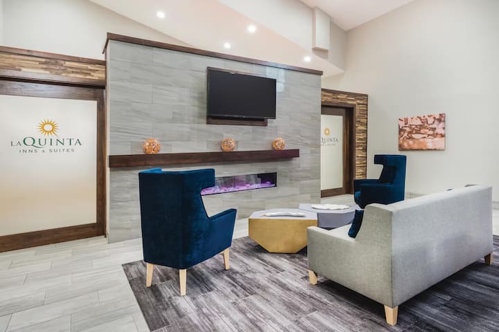 La Quinta Hamilton | King Suite | Near Downtown - Chattanooga, TN