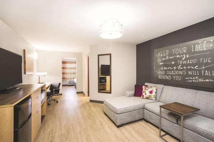 La Quinta Hamilton | King Suite | Near Downtown - Chattanooga, TN