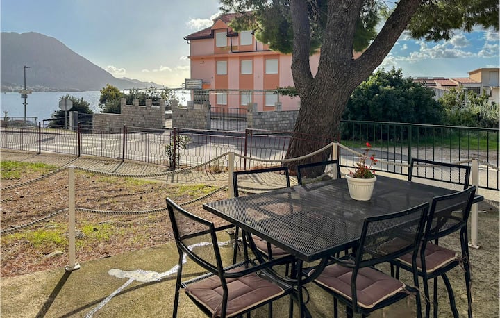 4 Bedroom Stunning Apartment In Makarska - Podaca