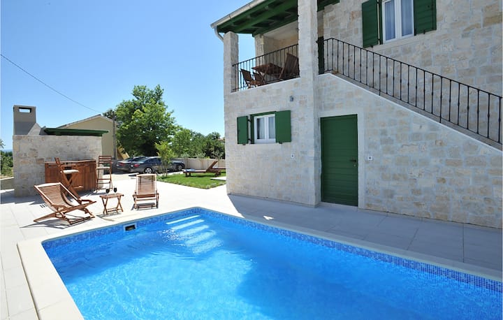 Cozy Apartment In Privlaka - Privlaka