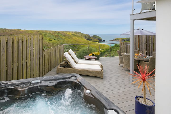 Daphne - Poldhu Cove