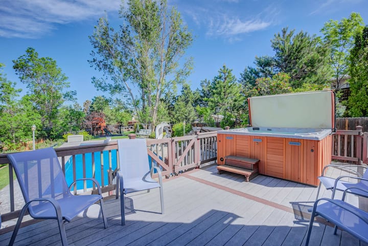 Family Getaway W/ Hot Tub, Playground & Games - Colorado Springs