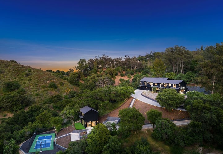 Whispering Oaks Retreat W/ Nature & Outdoor Luxury - Beverly Hills, CA