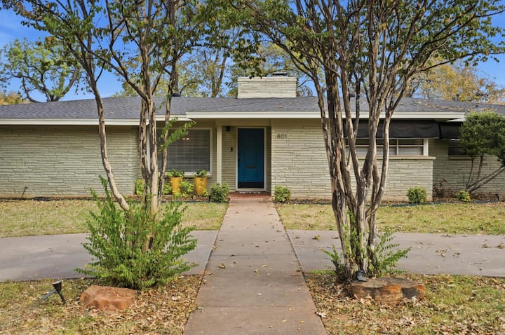 Elmwood Family Home, Spacious Mcm Design, Sleeps 7 - Abilene, TX