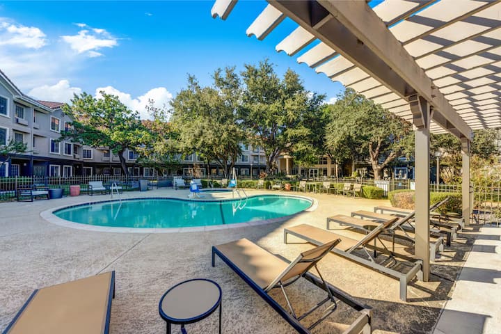 1 King Bed | La Quinta Dfw North | Dining Spots - Grapevine, TX