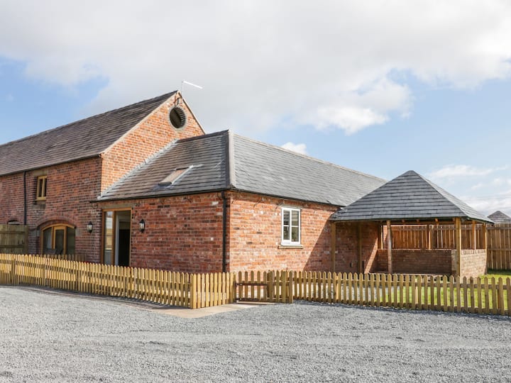 Millstone Cottages - Granary Cottage - Westbury