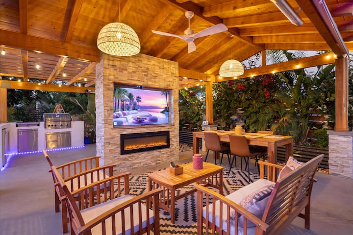 Hollywood Producer’s Outdoor Resort W/cinema & Spa - San Fernando, CA