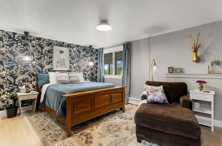 The Fox Watch- A Luxury Missoula Apt! - Missoula, MT