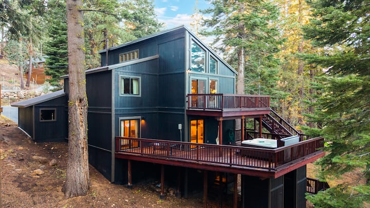 Mountain Cabin W/ Hot Tub Near Donner Lake - Truckee, CA