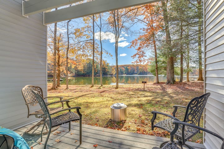 Steps To Lake Tanglwood: Tranquil Wooded Retreat - Lake Wallenpaupack, PA