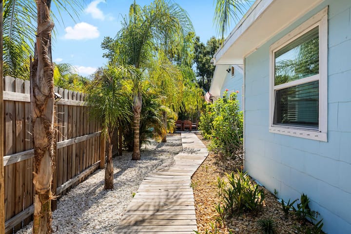 Oasis Family Getaway  St, Petersburg. - St. Petersburg, FL