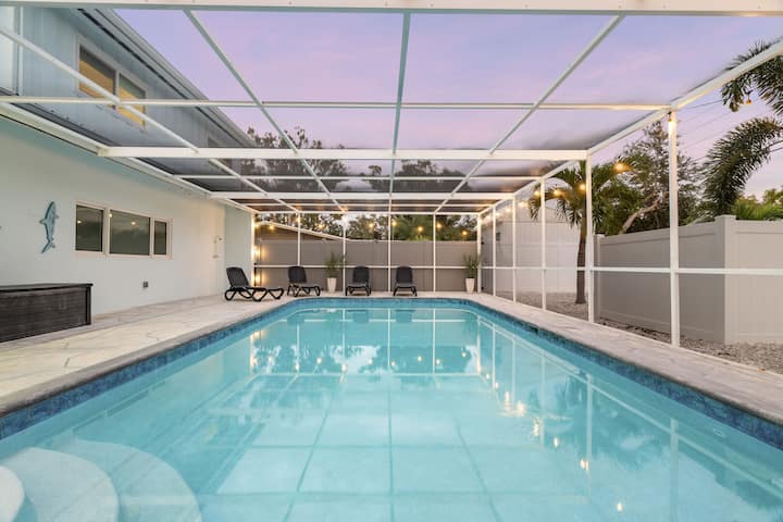 The Palms | Private Pool + Backyard - Sarasota, FL