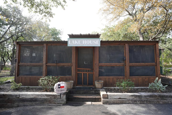 Lake House Cabin, Hot Tub, Firepit, Games - Runaway Bay, TX
