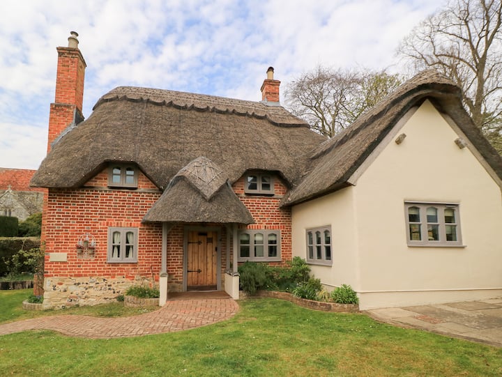 Cosy Cot - Amesbury