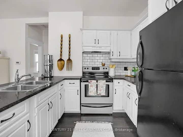 Family-friendly 3br Home Near Lhsc Hospital - London, Ontario