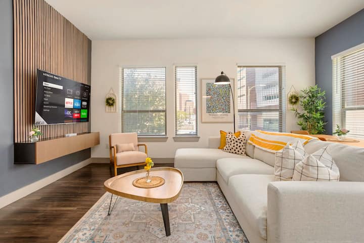 Luxe Flat W/ Pool & Free Parking•walk To Riverwalk - 샌안토니오