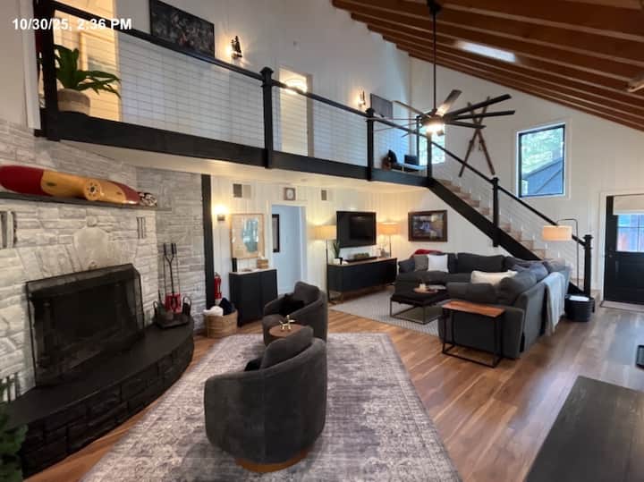 Beautifully Redesigned 5br, Near Lake And Heavenly - South Lake Tahoe, CA