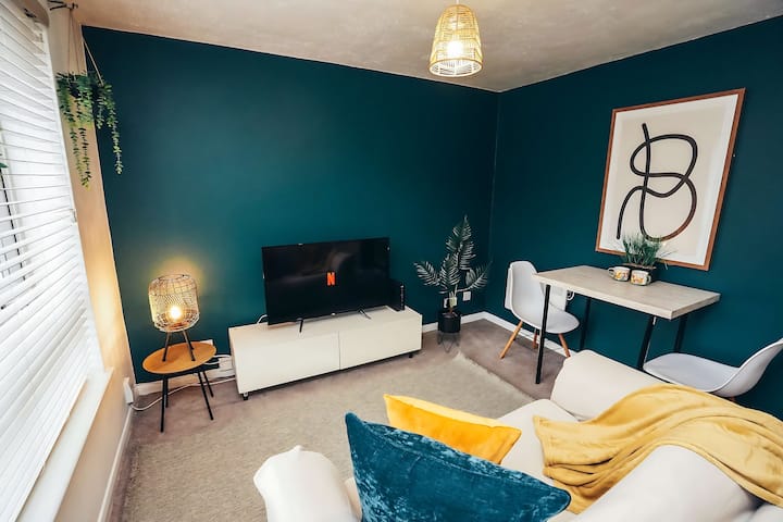 Bright Self Cater Apartment With Free Parking/wifi - Derby