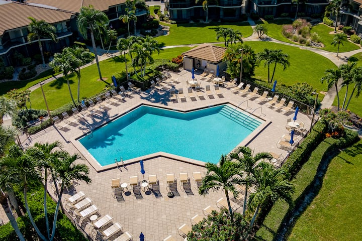 Gorgeously Modern Remodeled South Seas Condo On - マルコ・アイランド, FL