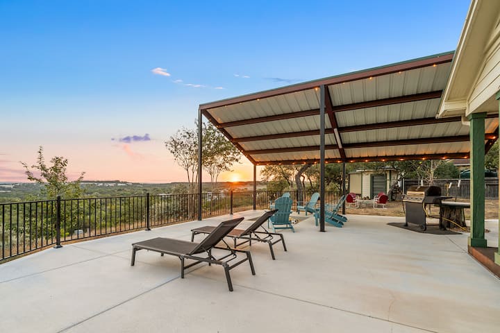 Tawnya’s Secret Hideaway | 20-mile Views - Dripping Springs, TX