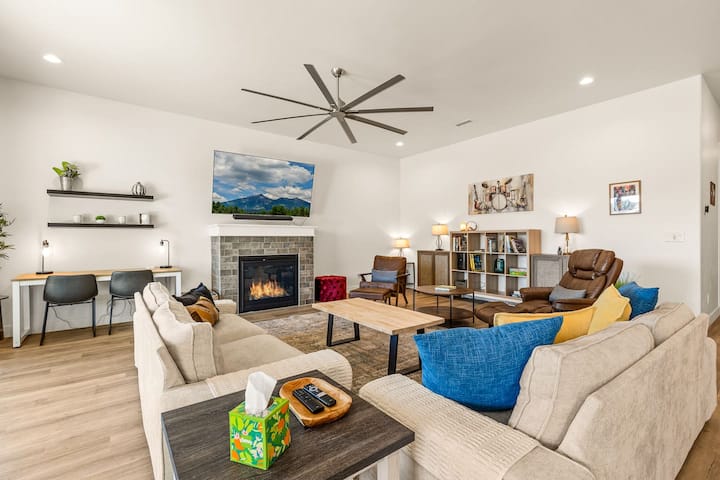 Single Level | Sleeps 6 | Spacious | A/c - Flagstaff, AZ