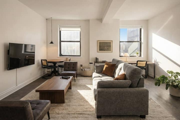 Luxury Downtown Apt With Parking, Gym, Lap Pool - Milwaukee