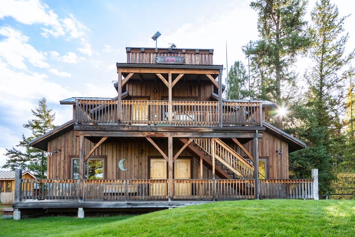 New! Group Getaway! 3 Cabins W/ Mountain Views! - Columbia Falls, MT