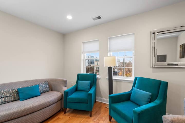 2 Bedrm 1.5 Bath Near Capitol Hill With Parking - Washington, D.C.