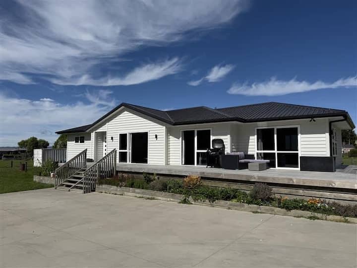 Hamurana Hotspot | Walk To The Lake & Golf Course - Rotorua