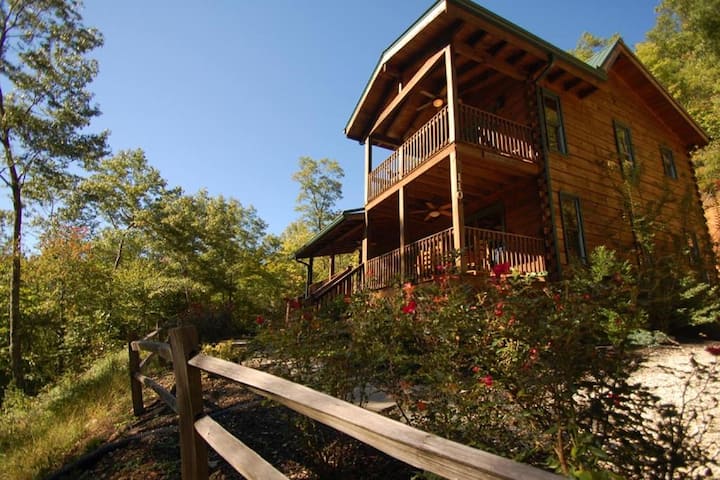 Hiker's Rest - Free Brewery Tours - Private And Secluded - Recreation Loft Cabin - North Carolina