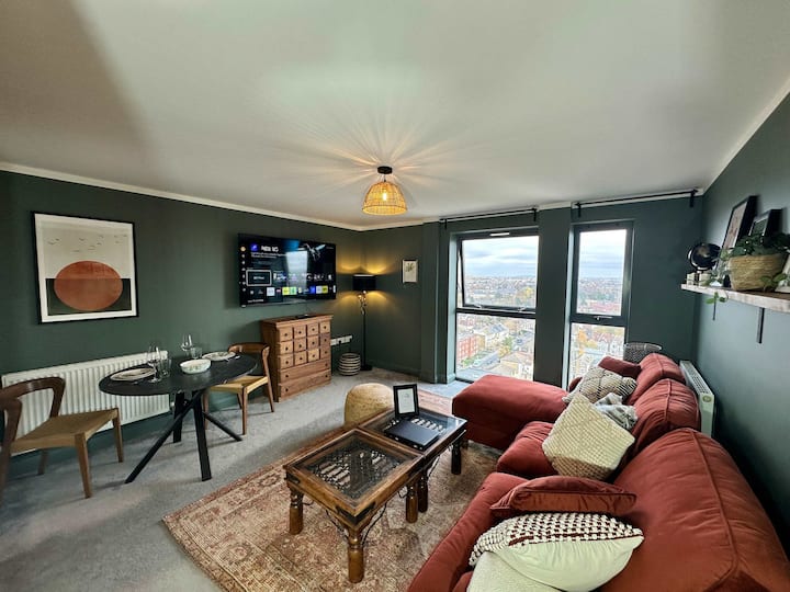 Stylish Croydon Top Floor Flat With City Views - London, UK