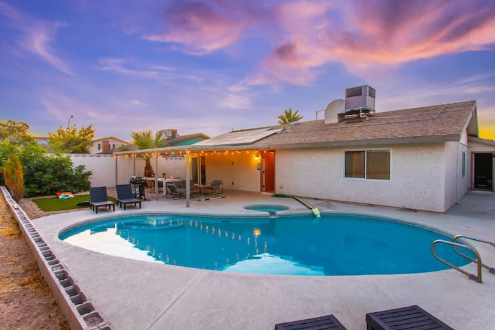 Game On In Vegas! 5br, Pool & Chill Spa + Games! - Las Vegas Strip, NV