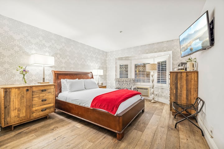 Mirabelle Inn Luxury Queen 1 - Solvang, CA