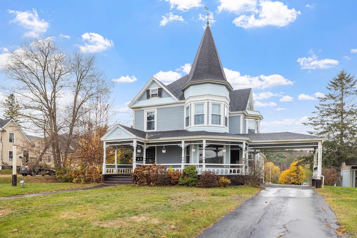 Pet-friendly Victorian Retreat: Downtown Littleton - Littleton, NH