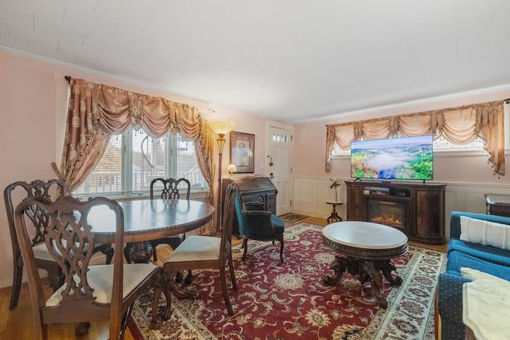 Historic Littleton Getaway | Pet-friendly Stay - Littleton, NH