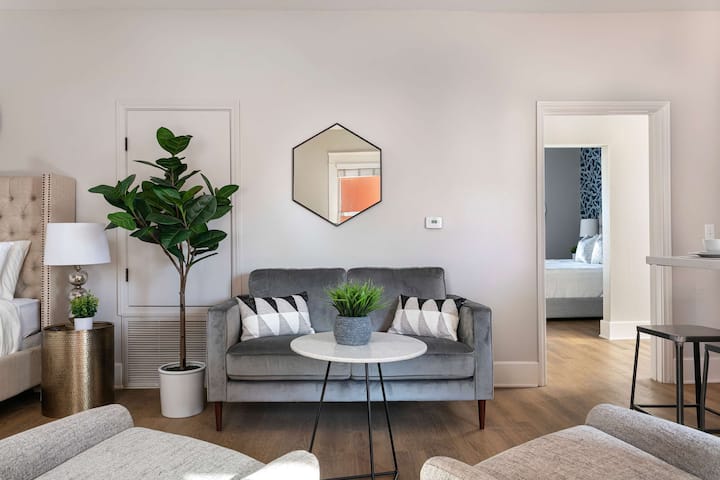 Explore Gaslamp In This Trendy 2br | Sleeps 5! - Coronado Island, CA