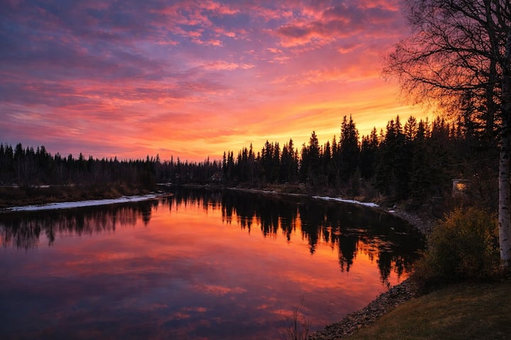 Aurora River Retreat | Modern 5br Sauna Escape - Fairbanks, AK
