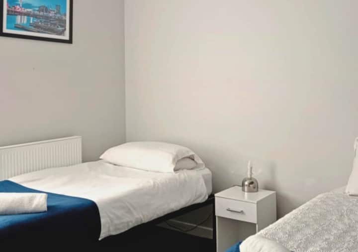 Pitchside House | Walk To Anfield, Sleeps 4 - 利物浦