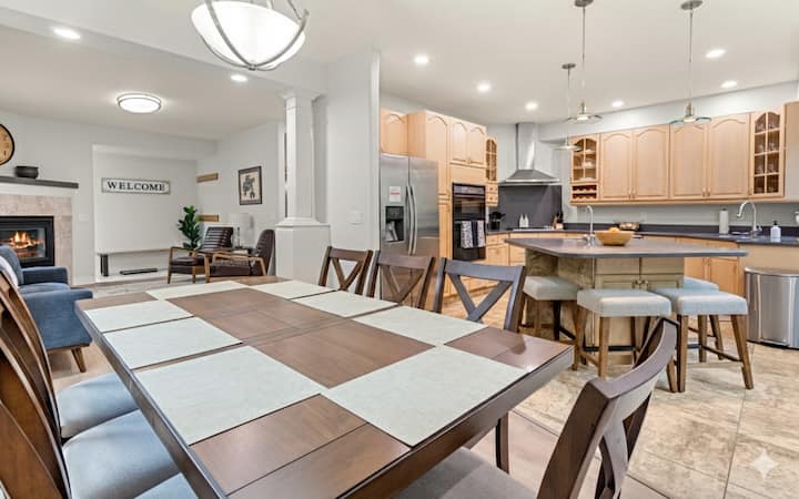 3100+ Sf, 2 King En Suites, Theatre/game Room - Anchorage, AK