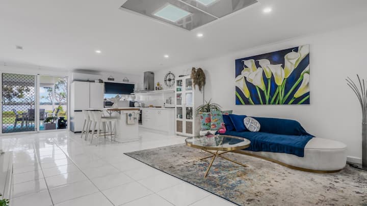 The Luxe Waterfront - Bribie Island