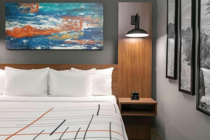 Laquinta Jacksonville Tx | King Room | Free Bfast - Jacksonville, TX